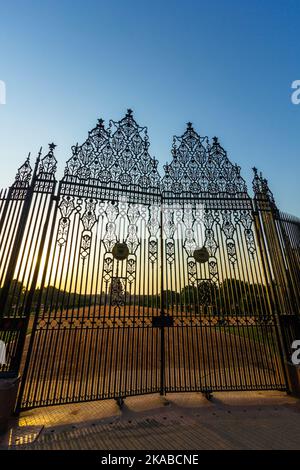closed gate of the indian parliament Stock Photo - Alamy