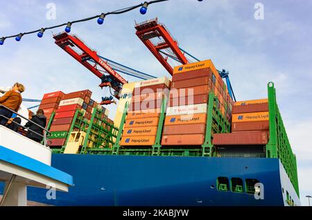 hamburg, germany, 28 oct 2022, container ship hmm st. petersburg in the ...