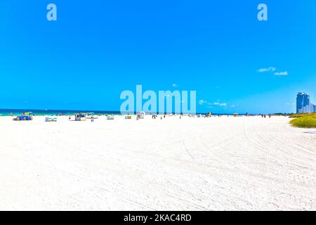 beachlife in south Miami with clear blue sky Stock Photo - Alamy