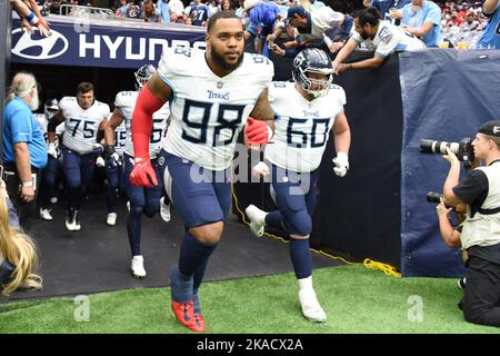 Tennessee Titans defensive tackle Jeffery Simmons (98) runs onto the ...
