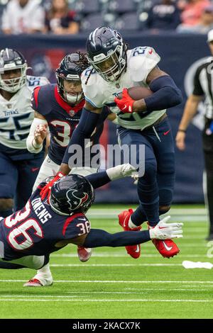 Tennessee Titans running back Jonathan Ward (33) carries in the first ...