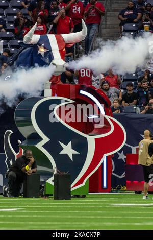 October 30, 2022: Houston Texans cornerback Tremon Smith (1) returns a ...