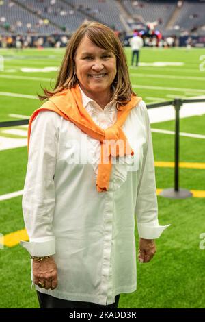 Tennessee Titans owner Amy Adams Strunk talks with Arizona Cardinals ...