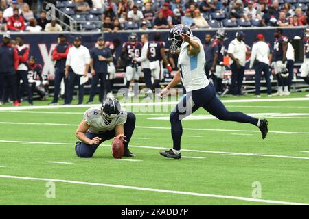 Tennessee Titans place kicker Randy Bullock (14) kicks during warmups ...