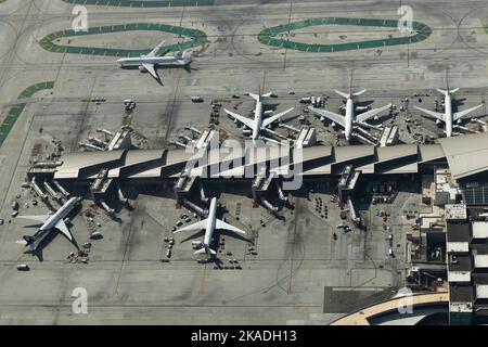 Aerial view of Tom Bradley International Terminal with Air New Zealand ...