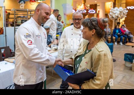 02 November 2022, Brandenburg, Cottbus: Rene Klinkmüller (l-r), owner ...