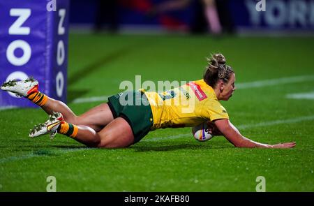 Australia’s Samantha Bremner dives in to score a try during the Women's ...