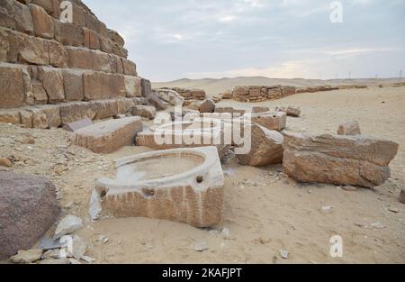 The Mysterious Alabaster Bowls of Abu Gorab Stock Photo - Alamy
