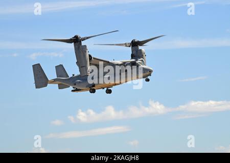 USMC MV-22 Osprey inbound for a landing at MCAS Miramar in San Diego ...