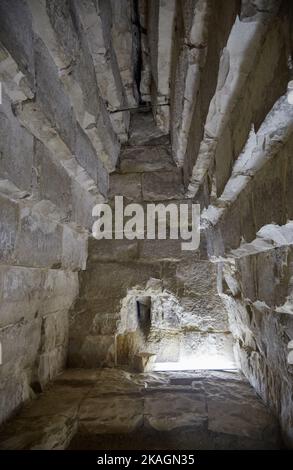 Inside the 4th Dynasty Pyramid of Meidum Stock Photo - Alamy