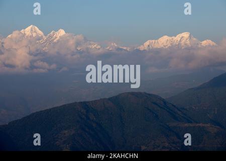 Beautiful village Bhujung and Ghale Gau Stock Photo - Alamy