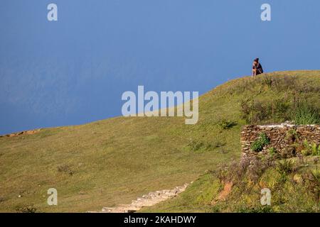 Beautiful village Bhujung and Ghale Gau Stock Photo - Alamy