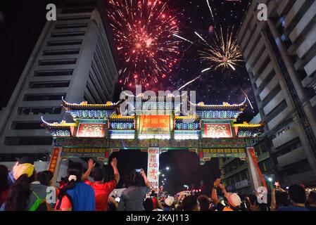 The New Binondo Chinatown Arch, Manila, The Philippines Stock Photo - Alamy