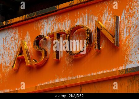 Just Stop Oil protesters glue themselves to Park Lane in Mayfair and ...