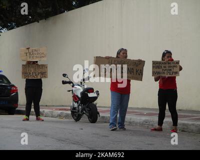 Supporters of Philippine Vice President Leni Robredo, a presidential ...