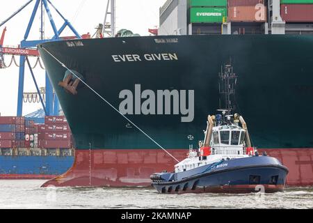 Hamburg, Germany. 03rd Nov, 2022. The container ship "Ever Given" is ...