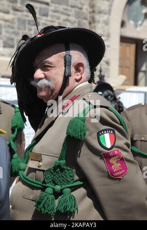 italian army uniform feathers Bersaglieri black capercaillie feather ...