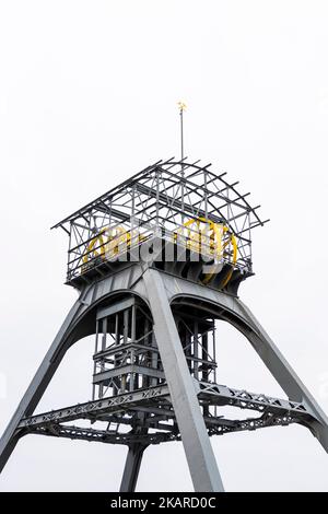 Steel structure of the mining shaft in Świętochłowice Stock Photo - Alamy