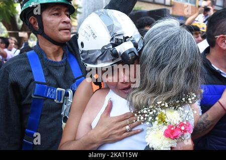Rescuers who helped rescue people were honored during the a tribute in ...