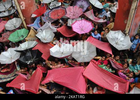 People collecting holy rice during the Annakut Utsav (Govardhan Puja ...