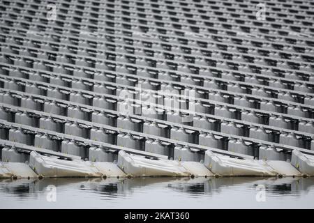 Floating mega-solar power plant using the reservoir of a dam with water ...