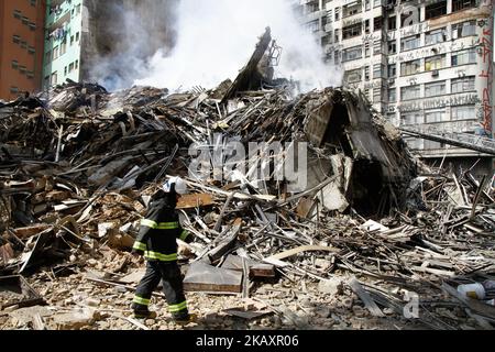 Twenty-two-story building collapsed during a major fire in Largo do ...