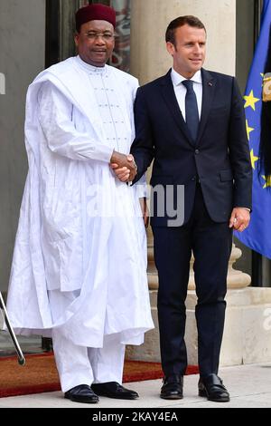 The President of the Republic, Emmanuel Macron, welcomed the President ...
