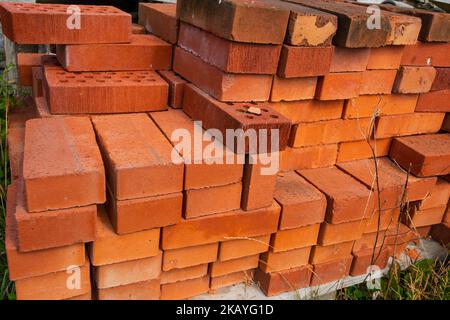 Staples of red bricks on a pallet Stock Photo - Alamy