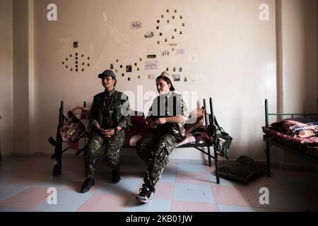 In Hasaka / Syria Kurdish and Arab young women who have joined the YPG are living on a training ...