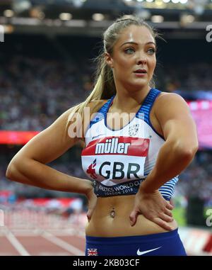Beth Dobbin of Great Britain and Northern Ireland compete in 200m Women ...