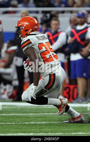 Cleveland Browns running back Dontrell Hilliard (25) runs the ball ...