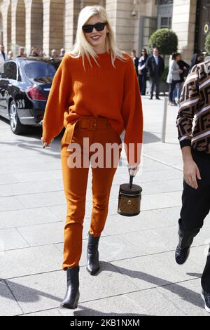 Devon Windsor leaves her hotel in Paris, France, on October 1, 2018 ...