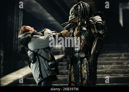 LANCE HENRIKSEN, AVP: ALIEN VS. PREDATOR, 2004 Stock Photo - Alamy