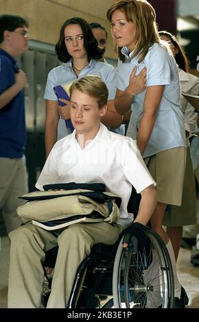 SAVED, Mandy Moore, Jena Malone, 2003, (c) United Artists/courtesy ...