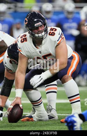 Chicago Bears center Cody Whitehair (65) sets to block against the ...