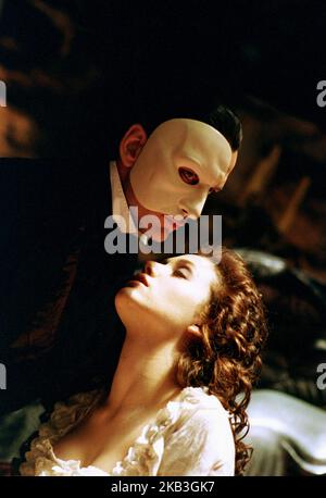 THE PHANTOM OF THE OPERA, EMMY ROSSUM, GERARD BUTLER, 2004 Stock Photo ...