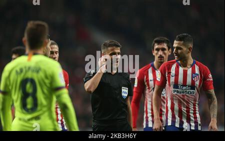 The referee Gil Manzano and Atletico players during the La Liga ...