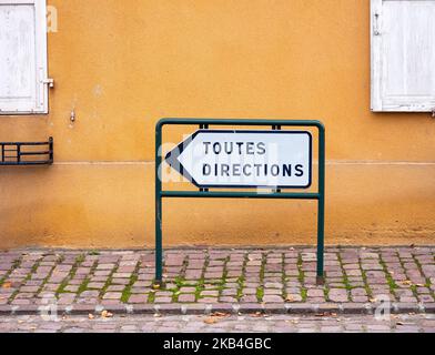 French 'Toutes Directions' (All Directions) road sign Stock Photo - Alamy