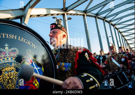 The parade is crossing the John Frost bridge before the 75th ...