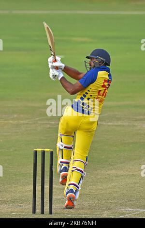 Tamil Nadu Batsman Vijay Shankar and Baba Aparajith run between the ...