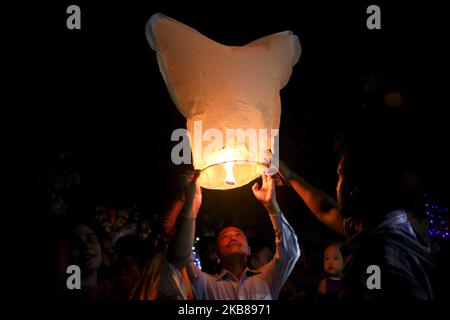Buddhist Devotees fly Fanush (Hot Air Balloons) to honor the Lord ...