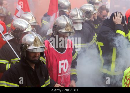 National Firefighters' Demonstration in Paris Stock Photo - Alamy