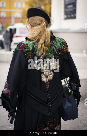 People take par tin Street Style Mercedes Benz-Fashion Week Russia ...