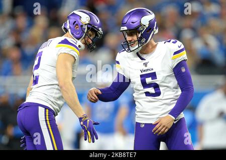 Minnesota Vikings punter Britton Colquitt (2) punts during a game ...