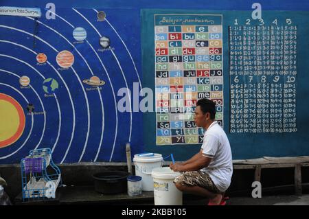 Children with Parents see education Graffiti themed walls in a narrow ...