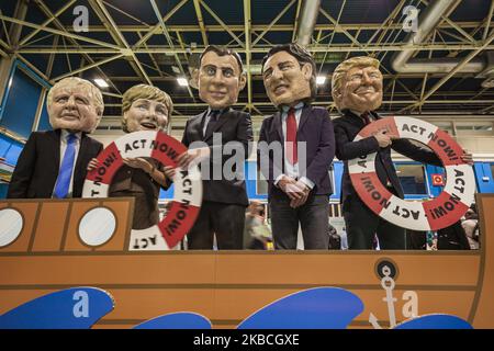Oxfam activists make a performance with costumes like Justin Trudeau ...