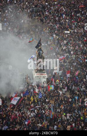 Demonstrators protest against Chile's government in Santiago, Chile ...