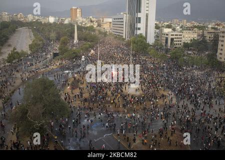 Demonstrators protest against Chile's government in Santiago, Chile ...