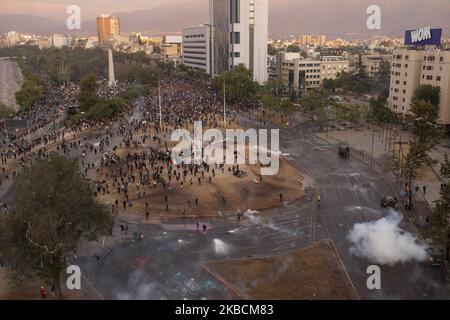 Demonstrators protest against Chile's government in Santiago, Chile ...