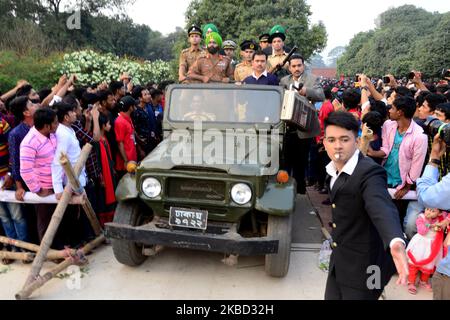 Bangladeshi artist performs Signatures of Pakistani forces surrender on ...
